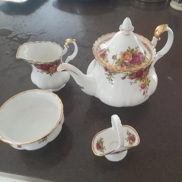 ROYAL ALBERT OLD Country Roses 4 piece teaset. Teapot (damaged) £26.99 - PicClick UK