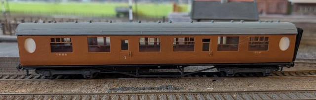 KIT BUILT OO Gauge LNER corridor 1st Thompson coach. £19.99 - PicClick UK