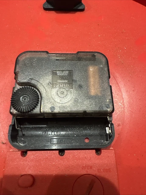 RARE VINTAGE KIT Kat Clock Battery Operated Approx Diameter 10inch £16. ...