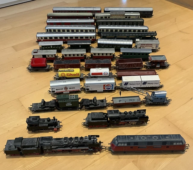 MÄRKLIN H0 DIESELLOK + 3 Dampflok + 32 Waggons Konvolut EUR 134,12 ...