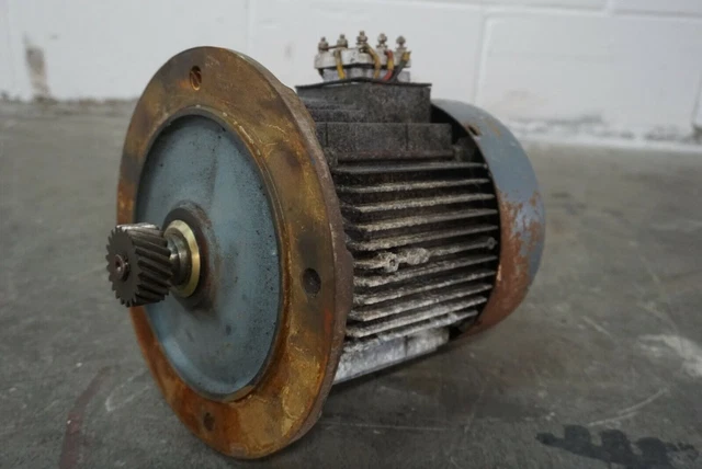 SEW EURODRIVE R83DT90L4 2hp 24rpm 460v 3phase Electrical Motor Ships ...