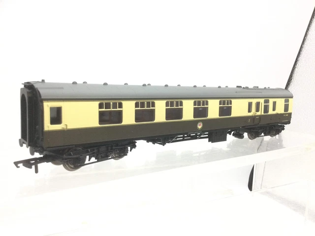 HORNBY R40021 OO Gauge BR Choc/Cream Mk1 Brake Composite Corridor Coach ...