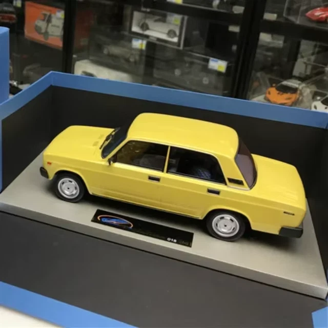 1/18 SCALE FORMER Soviet Union Lada LADA 2105 Resin Car Model Toy ...
