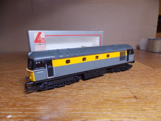LIMA L205030 CLASS 33 DIESEL LOCO No 33065 in BRe Dutch Grey Livery. OO ...