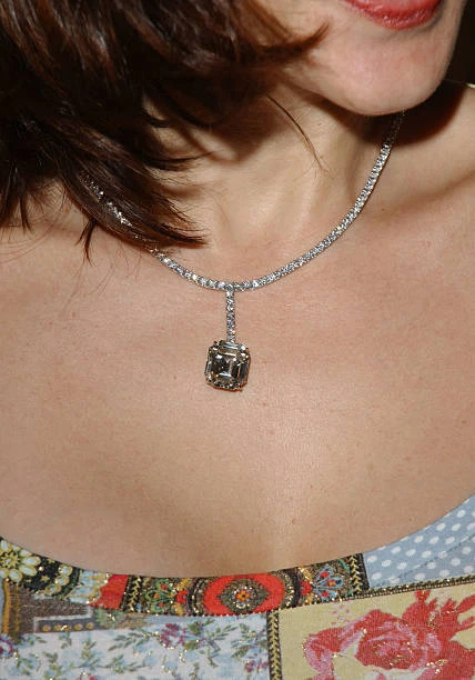 ACTRESS LAURA ELENA Harring wears a $500 000 H Stern diamond neckl- Old ...
