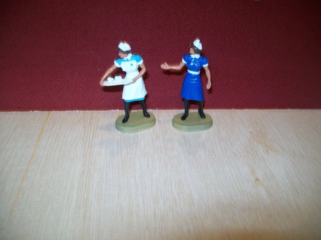 VINTAGE BRITAINS SUPER Deetail 1983 plastic Nurse Figures. lot of - 1: ...
