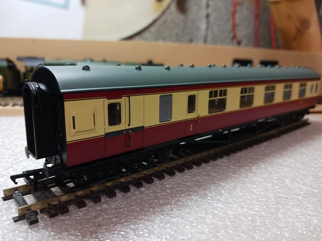 BACHMANN 39-470 60FT Porthole Corridor Brake 1st BR Crimson Cream OO ...