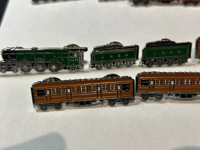 STEAM TRAIN ENGINE Badges LNER A3 Locomotive Flying Scotsman with 6 ...