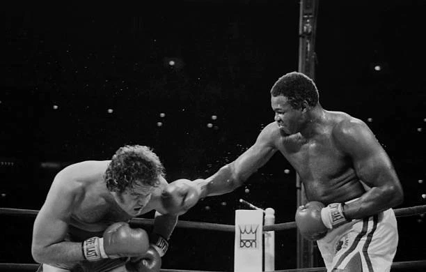 OLD BOXING PHOTO Larry Holmes Throws A Punch Against Randall Cobb 2 $6. ...