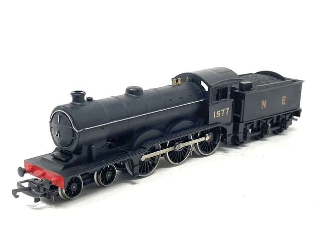 HORNBY RAILWAYS R150 LNER Class B12 Loco in NE Wartime Black Livery ...
