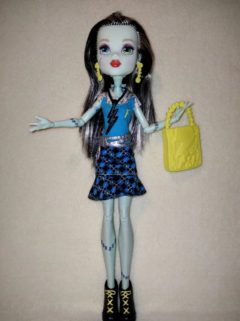 MONSTER HIGH FRANKIE Stein-First Day Of School. COMPLETE & FRESH FACED ...