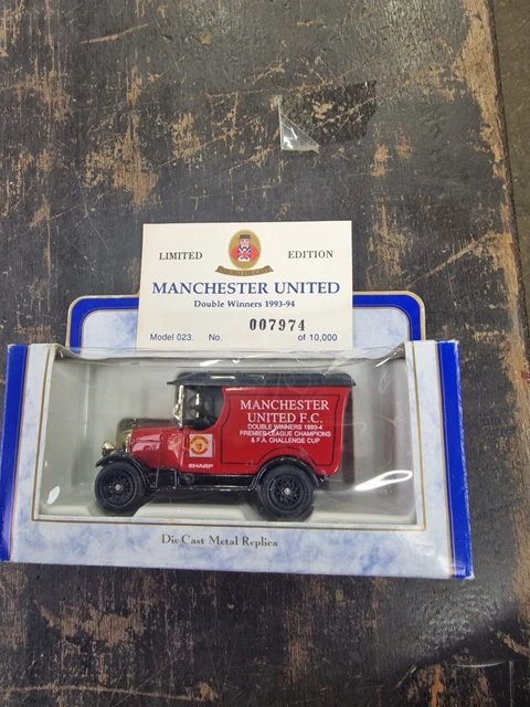 MANCHESTER UNITED FOOTBALL CLUB DIE CAST MODEL CAR.NEW BOXED £19.95 ...