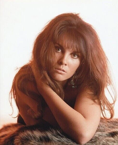 CAROLINE MUNRO UNSIGNED Photo - English actress, model and singer *37 £ ...