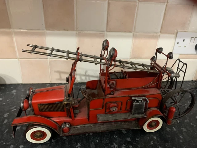 FANTASTIC LARGE VINTAGE tinplate fire engine £18.99 - PicClick UK