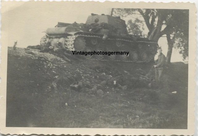 Z3977 FOTO RUSSLAND abgeschossener russischer Panzer KW1 KV1 Combat EUR ...