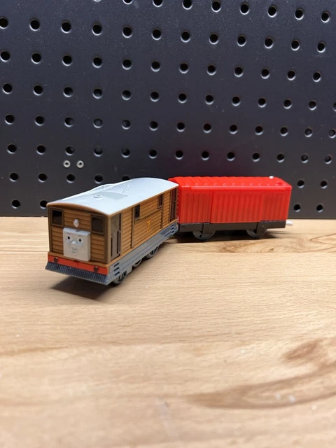 TOMY TRACKMASTER THOMAS & Friends "TALKING Toby" WORKING Motorized ...