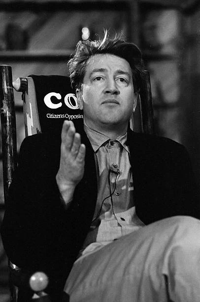 DAVID LYNCH AT Twin Peaks Press Conference at Sony Studios - 1990 Old ...