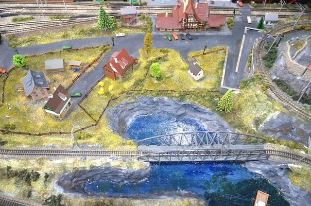 MARKLIN Z LAYOUT Prof. Recent Built 3 Loops Lights Electric Points ...