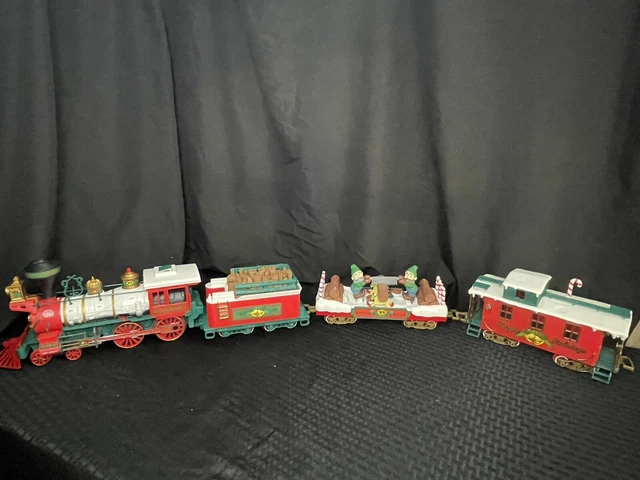 NEW BRIGHT TRAINS The Holiday Express Train Set No. 181 Winter Belle ...