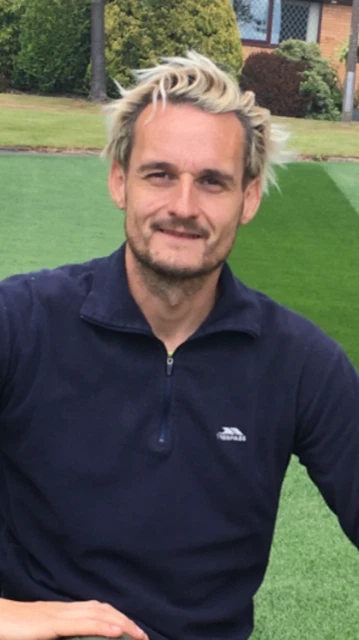 DANIEL HIBBERT LAWN Expert Lawn Products, Galactic Green,400ml to treat ...