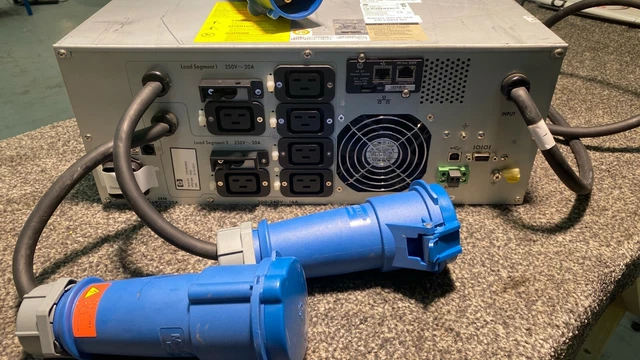 HP R7000 UPS 7000Va mit neuen Zellen montiert. 12M Garantie (638832-001 ...