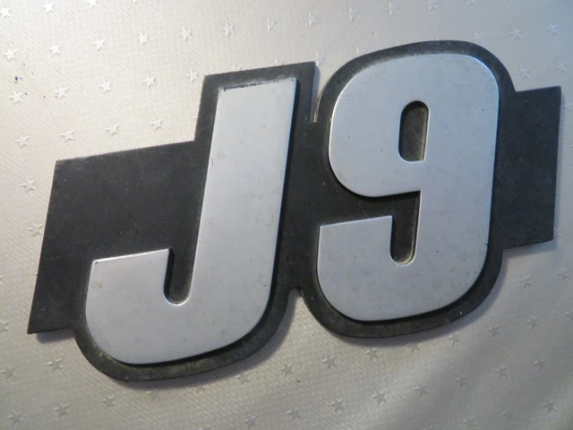 PLAQUE SIGLE EMBLÈME logo Peugeot J9 coffre capot calandre aile boité à ...