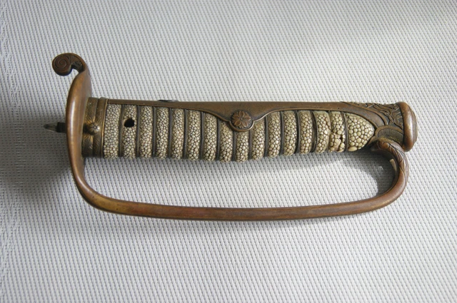 HILT - (TSUKA) a Japanese military officer's sword from the Kyu-Gunto ...