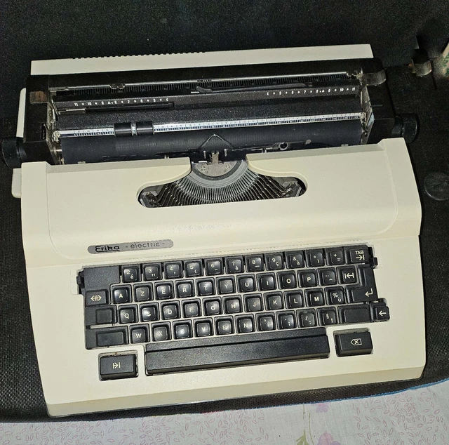 VINTAGE ELECTRIC TYPEWRITER ErikaRobotron S2020 East German -Check ...