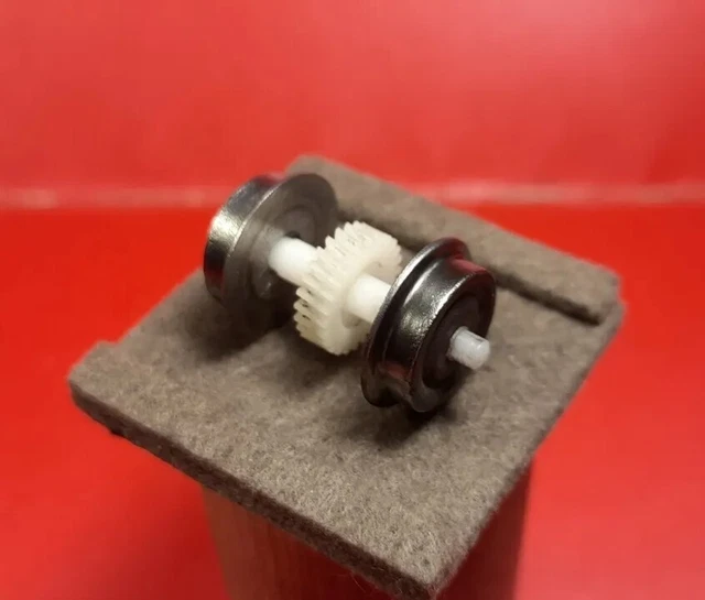 TRIANG HORNBY X336 One Axle Shallow Flange for R351 R352 R357 R751 R758 ...