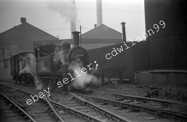 BRITISH RAILWAY NEGATIVE - BR No. 69028 J72 0-6-0T Locomotive c.1962 [L175] £1.50 - PicClick UK