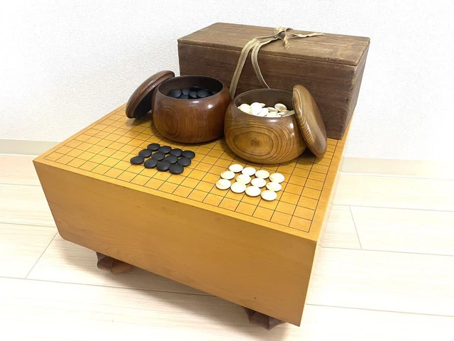 VINTAGE NATURAL WOOD Go Game Board Goban Hand Carved Wooden Legs #121 £ ...