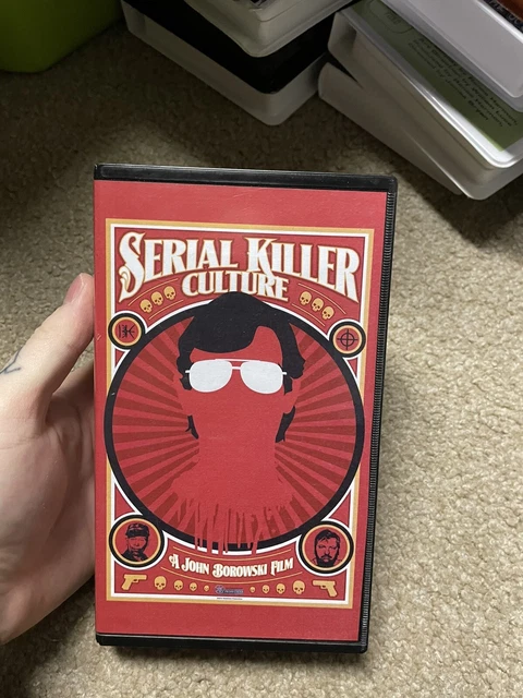 VHS SERIAL KILLER Culture rara horror segreta tana sov strano strano ...