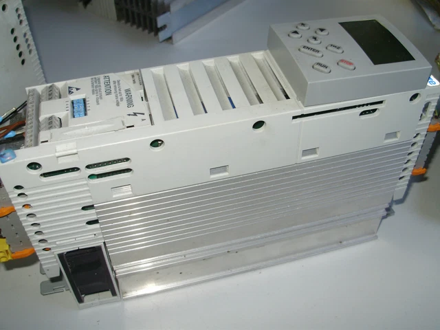 LENZE 8200 VECTOR E82EV222_2C Transistor Frequenzumrichter ...