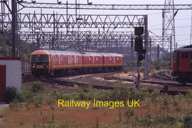 RAILWAY PHOTO - Class 325 325002 EMU Royal Mail arrives at Crewe c1994 £2.00 - PicClick UK