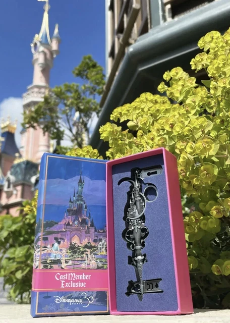 CLÉ 30 ANS CAST MEMBER DISNEYLAND PARIS.ÉDITION LIMITÉE . EUR 145,00 ...