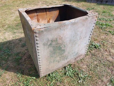 SMALL VINTAGE GALVANISED Riveted Water Tank Garden Planter Trough FREE ...