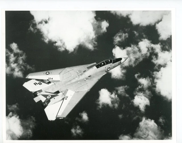 PHOTOGRAPH OF GRUMMAN F-14 Tomcat RB-104 in Flight c.1977 £1.99 ...