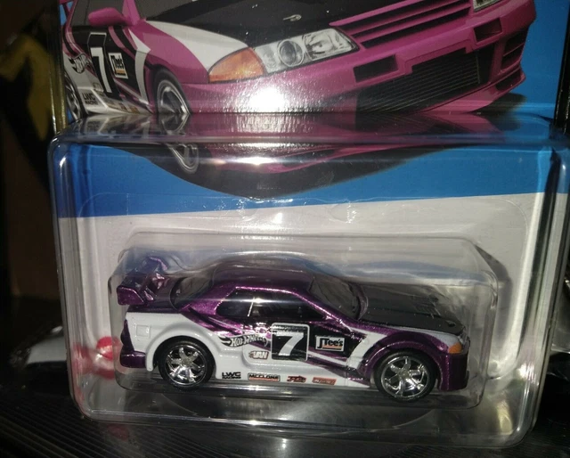 HOT WHEELS LEGENDS TOUR Truck NISSAN SKYLINE GT-R R32 PURPLE + FLAG $42 ...