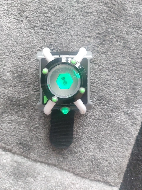 BEN 10 TEN Omnitrix Watch Lights & Sound Alien Force Playmates Toys ...