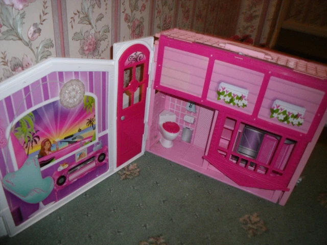 LARGE FOLDING BARBIE HOUSE WELL FITTED WELL MADE c2009 MATTEL DOLLS ...