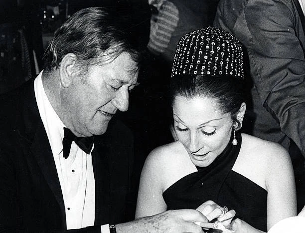 JOHN WAYNE AND Wife Pilar Wayne During Cowboy Premiere 1972 OLD PHOTO ...