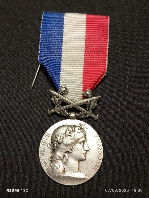 C3/03/25 (REF20613 BELLE médaille française des affaires étrangères ...
