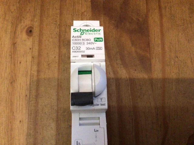 SCHNEIDER ACTI9 IC60H RCBO C32A-30mA Type -A A9D05832 £16.12 - PicClick UK