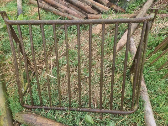 VINTAGE METAL HAY Racks That Could Be Beautiful Planters X 4 , Two ...