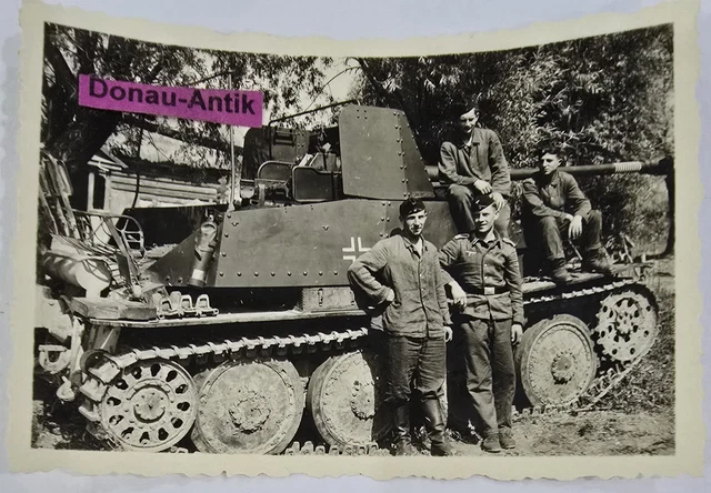 FOTO,PANZERKAMPFWAGEN 38 T, Panzer,Tank,Baltenkreuz,Soldaten Wehrmacht ...