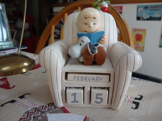 PEANUTS HALLMARK PERPETUAL Calendar Snoopy & Charlie Brown Reading a ...