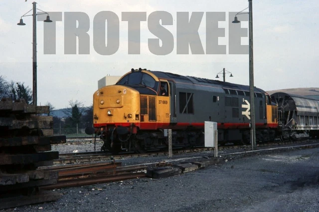 35MM SLIDE BR British Railways Diesel Loco Class 37 37669 1988 Original ...