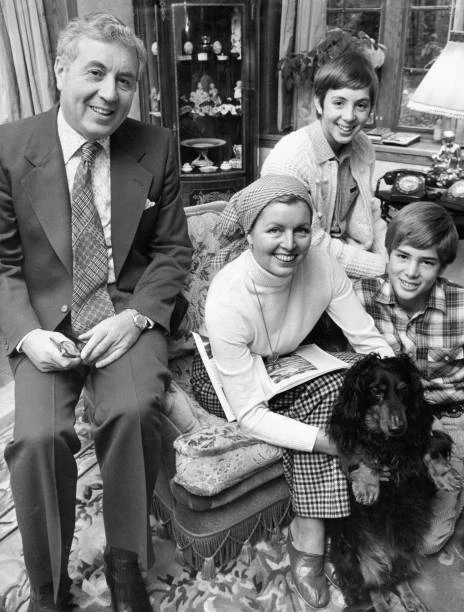 DOUG ELLIS CHAIRMAN Aston Villa Football Club 1979 Old Photo $9.00 ...