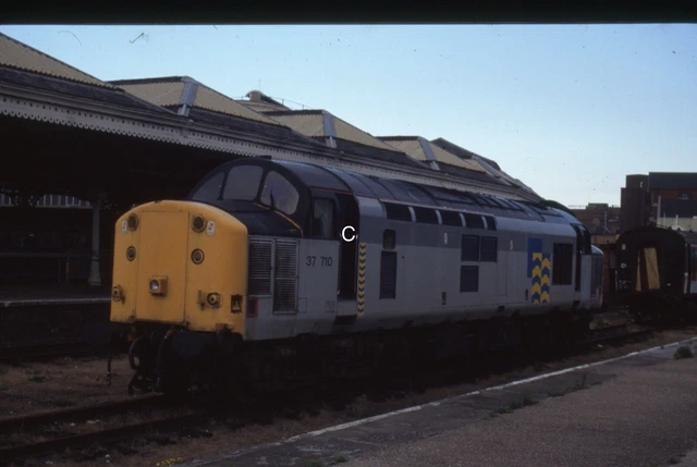 35MM SLIDE BRITISH Railway Br Diesel Class 37 - 37710 Hull Paragon 03 ...