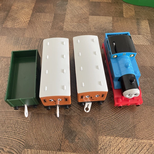 THOMAS TOMY TRACKMASTER Motorised Engine w/ Annie & Clarabel & trailer ...